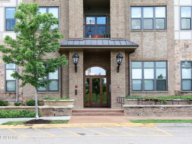 445 W Blount Ave 322