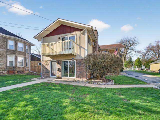 445 W Chestnut St, Burlington, WI 53105 | MLS #1957