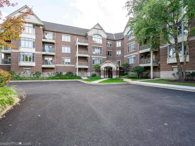 445 Village Green S, Unit 301, Lincolnshire, IL 60069 | Compass