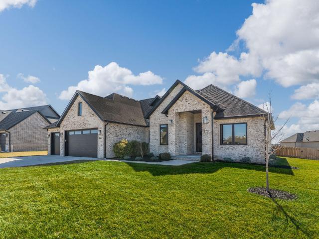 4464 E Lancaster Way