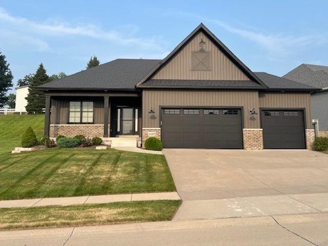 4465 Muirfield Dr, Bettendorf, IA 52722