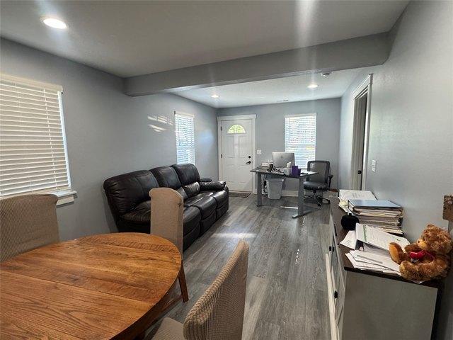 4465 NE 26th St, Des Moines, IA 50317