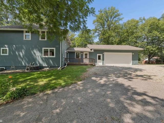 4466 Park Ave, Clear Lake, IA 50428