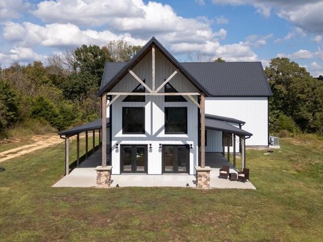 4467 Old Highway 52 E, Westmoreland, TN 37186