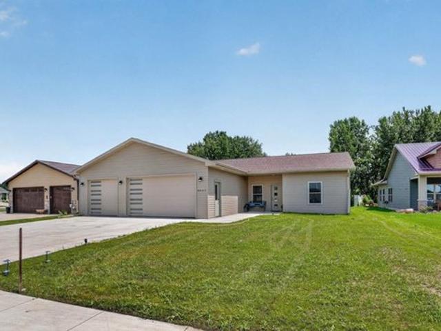 4467 Charm Dr, Waterloo, IA 50701