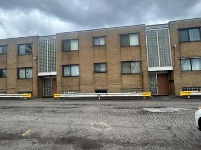 4467 Lee Rd, Cleveland, OH 44128