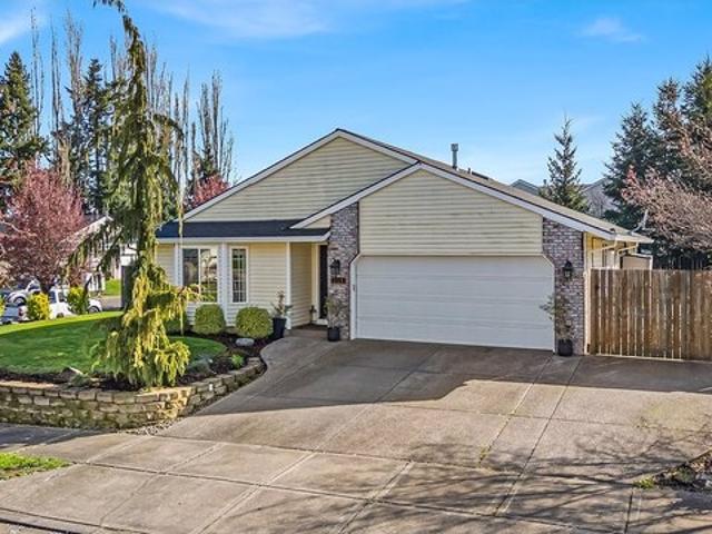 4460 Morfitt St, Hubbard, OR 97032
