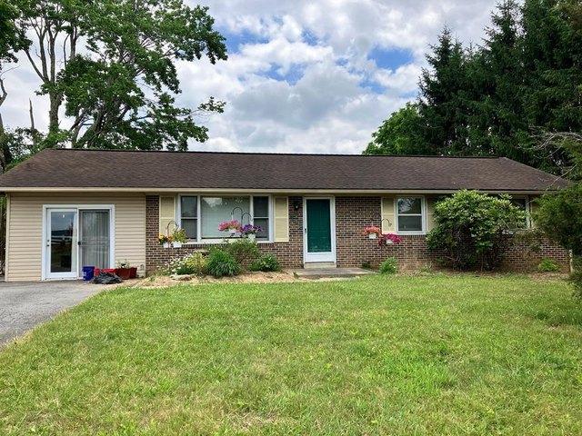 446 4H Lake Rd, Daniels, WV 25832