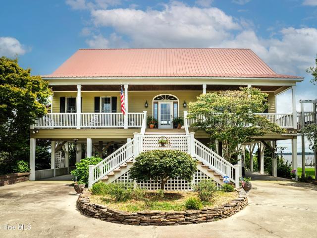446 Batchelor Bay Drive