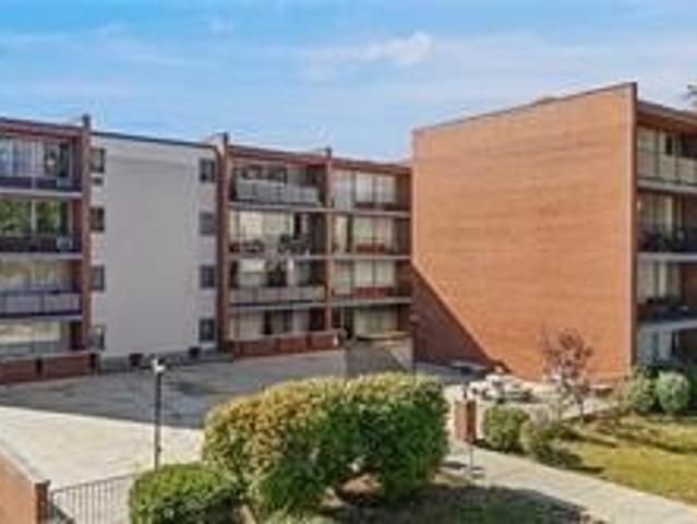446 Hoodridge Dr Apt UT23, Pittsburgh, PA 15234