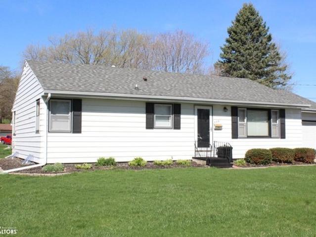 446 N Best St, Forest City, IA 50436