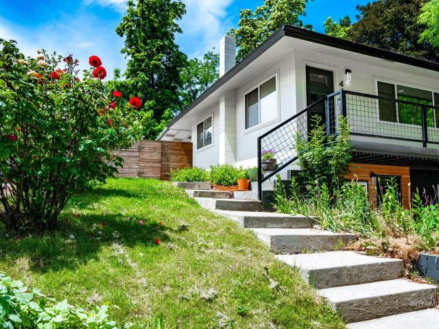 446 Perry Dr