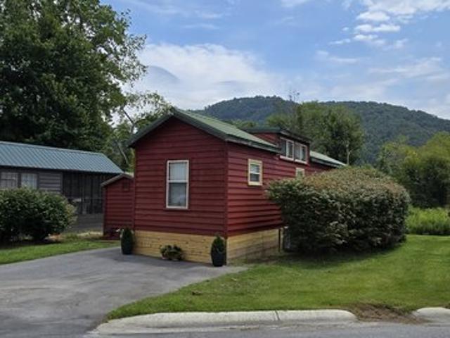 446 River Vista Dr, Dillard, GA 30537