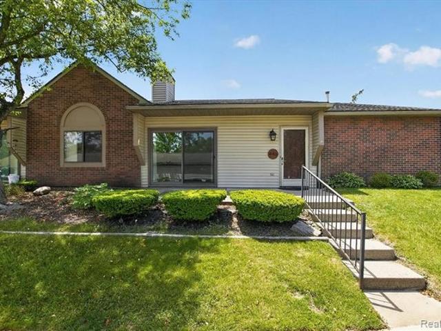 446 Water Tower Cir, Brighton, MI 48116