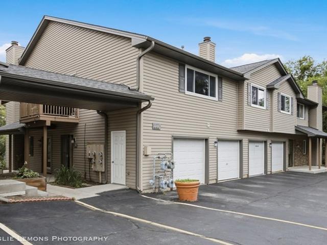 446 Valley Dr Apt 201, Naperville, IL 60563