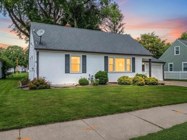 446 Victoria St, Green Bay, WI 54302