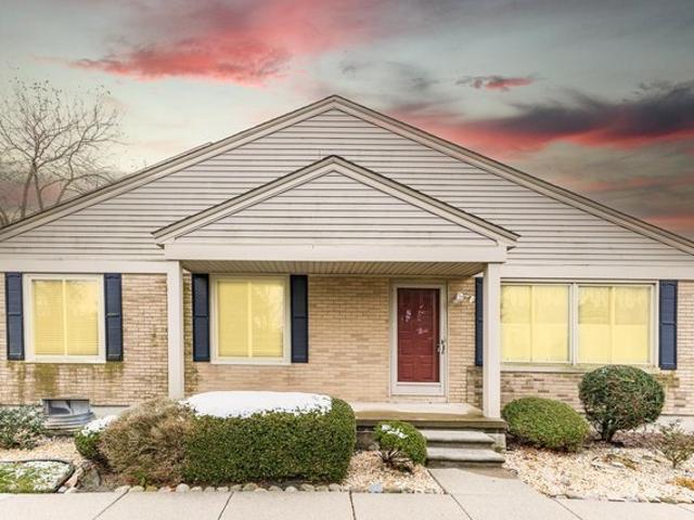 44742 Maryland Ct, Clinton Township, MI 48038