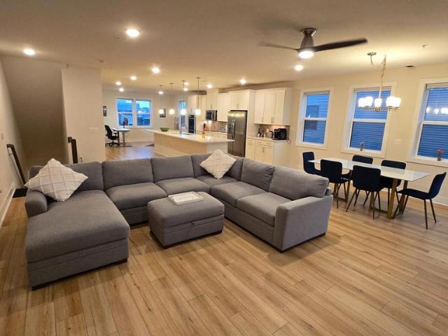 44768 Tiverton Square