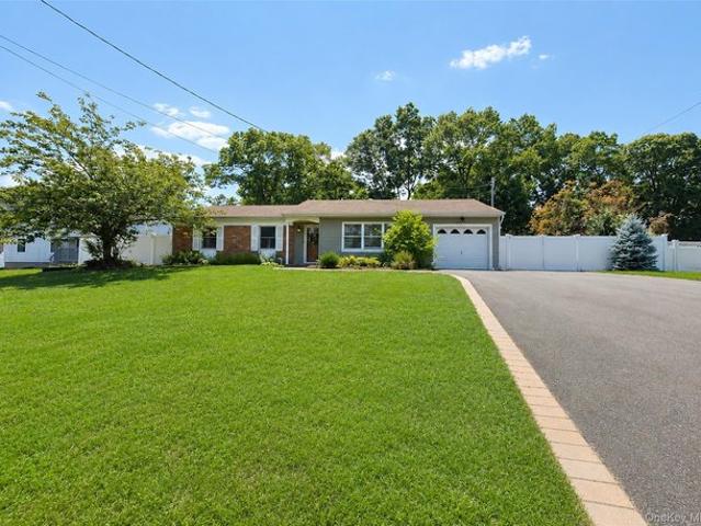 4476 Express Dr S, Ronkonkoma, NY 11779