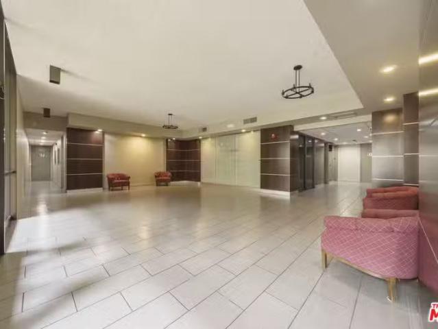 4477 Wilshire Blvd, Unit 306 Condos in Los Angeles, CA