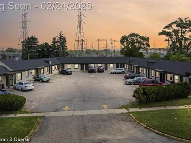 44784 Woodward Ave, Pontiac, MI 48341