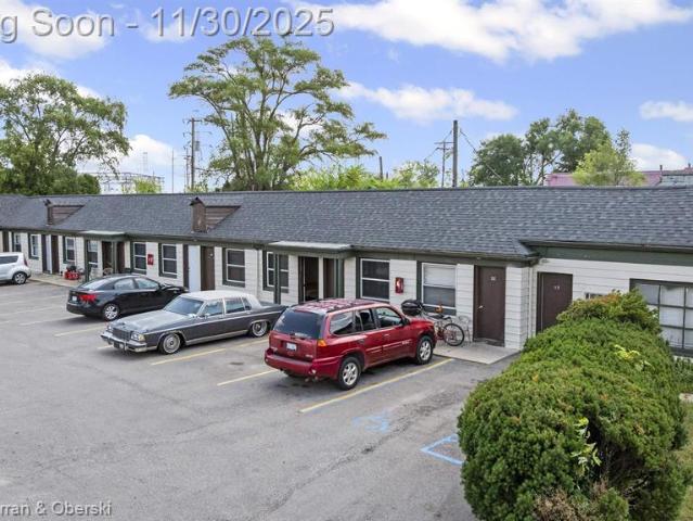 44784 Woodward Avenue