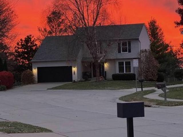 4478 34th Street Ct, Bettendorf, IA 52722