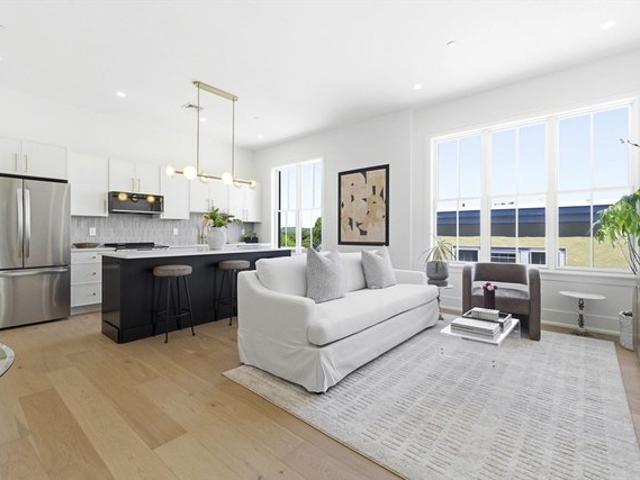 4471 Washtington St Unit 1, Boston, MA 02131