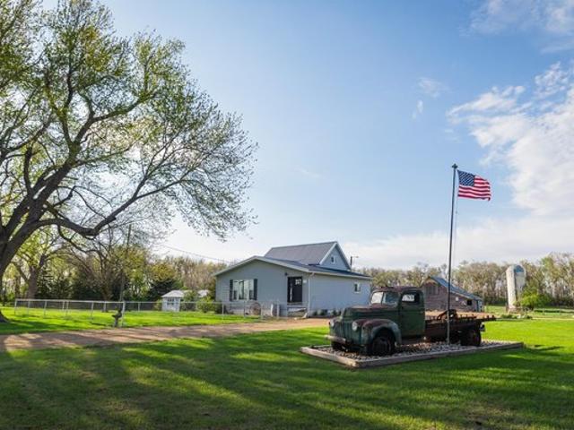 44722 nd St, Canistota, SD 57012