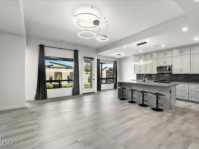 4472 n garrett drive