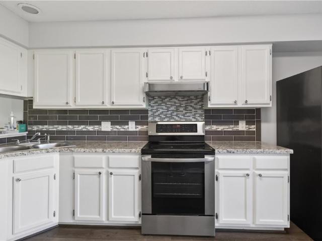 4472 Silverleaf DR