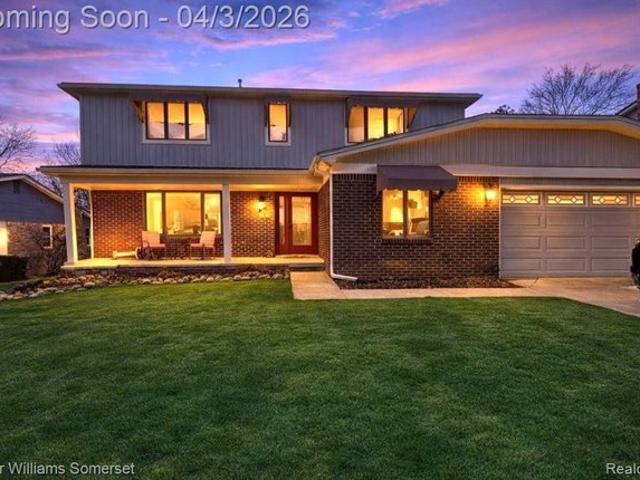 447 Antoinette Dr, Rochester Hills, MI 48309