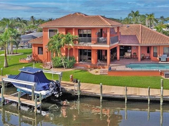 447 Avalon Dr, Cape Coral, FL 33904