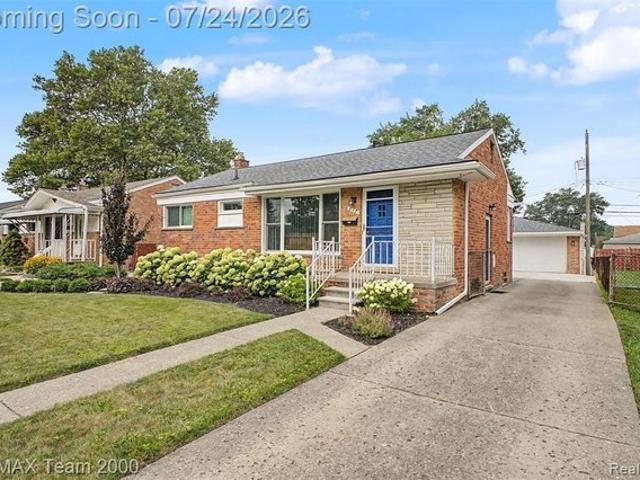 447 Gilman St, Garden City, MI 48135