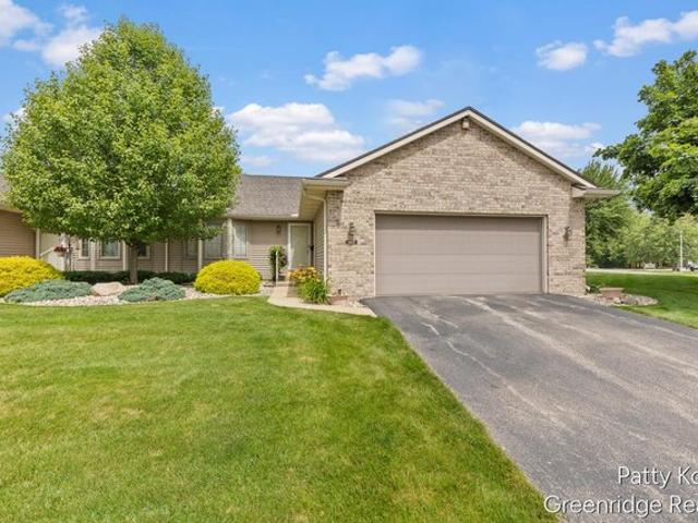 447 Falcon Dr, Wayland, MI 49348