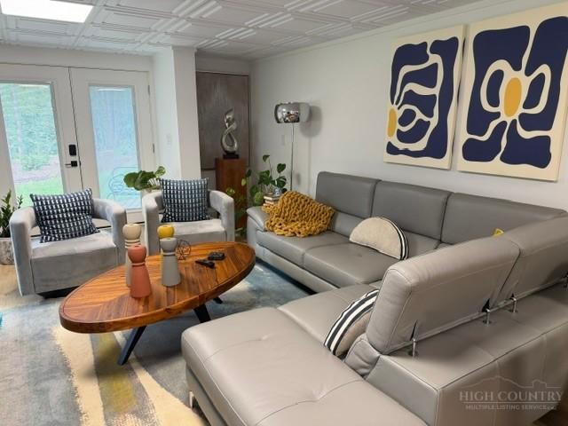 447 Oakwood Road