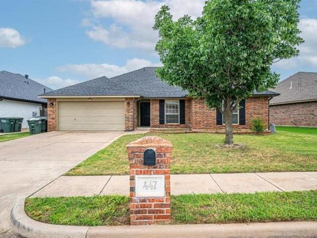 447 Oregon Trl, Edmond, OK 73003