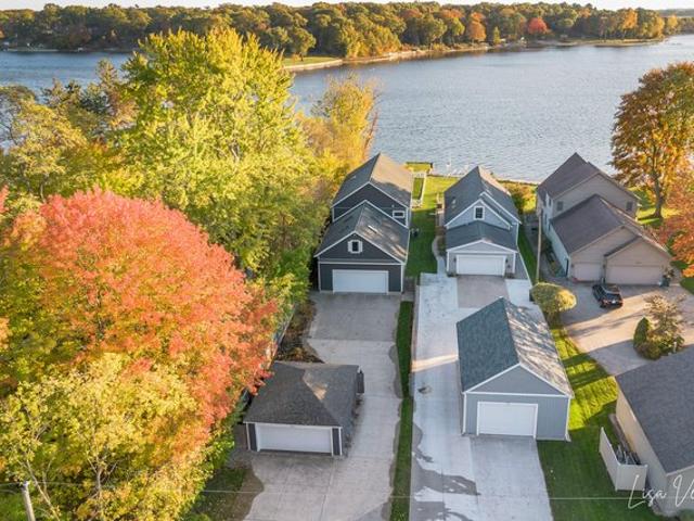 447 Lakeshore Blvd, Norton Shores, MI 49444