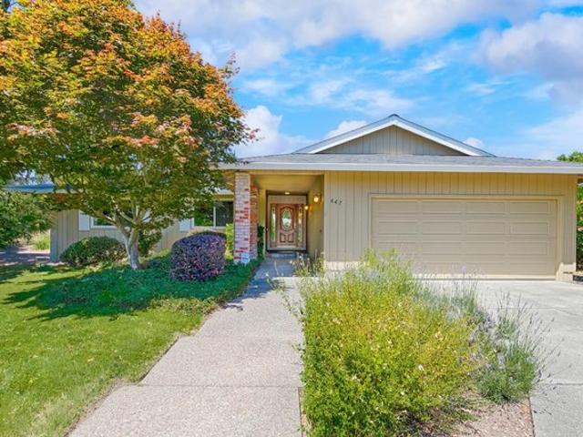 447 Meadowgreen Dr, Santa Rosa, CA 95409