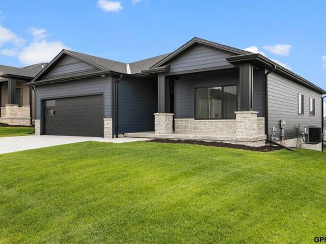 447 N 105th St, Lincoln, NE 68527