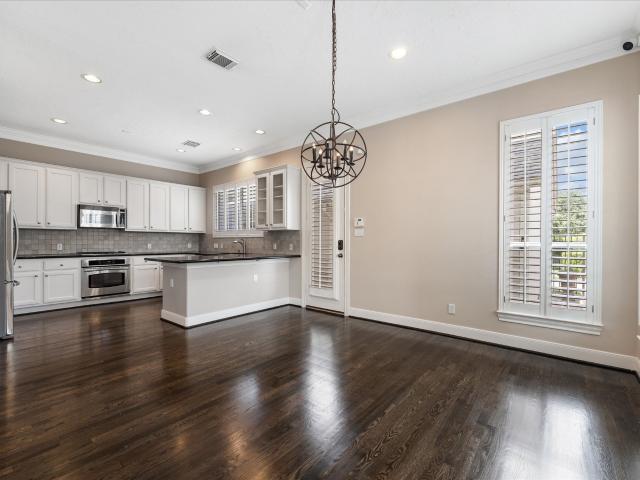 447 N Gate Stone