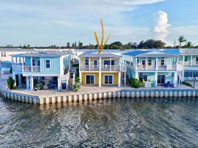 447 NE Pier Way, Jensen Beach, FL 34957