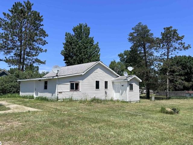 447 S Baldwin St, Lake City, MI 49651