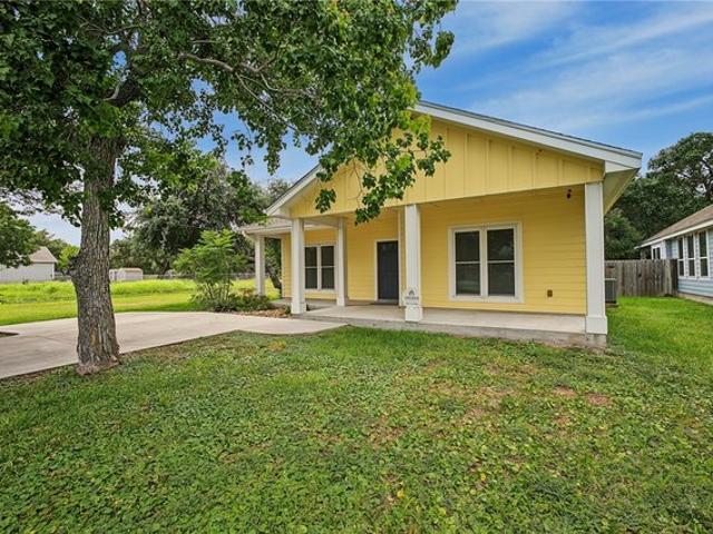 447 S Fuqua St, Rockport, TX 78382
