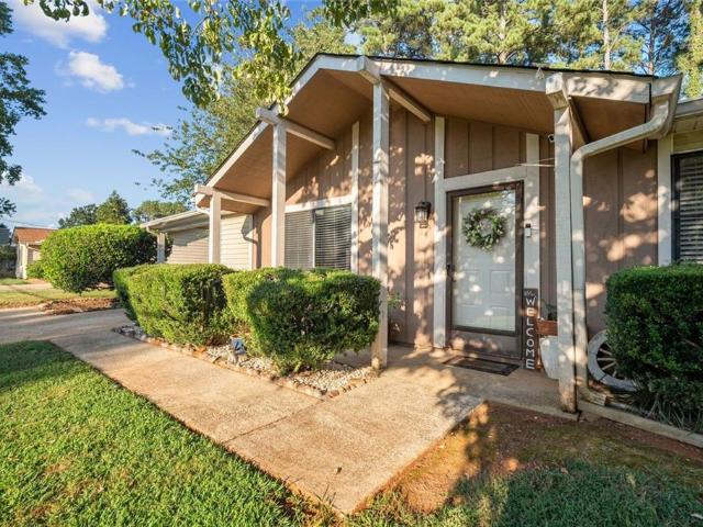 447 Summerville Drive NW