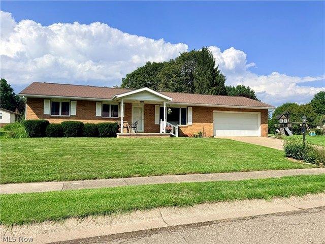 447 Rosch Ct SW, New Philadelphia, OH 44663