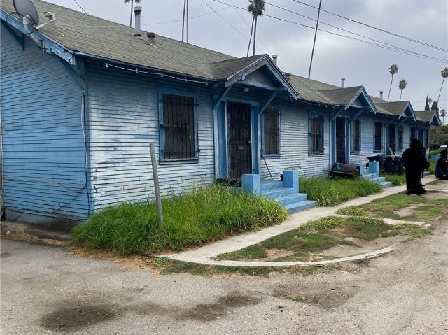 447 W 67th St, Los Angeles, CA 90003 | MLS #DW25222 | Compass