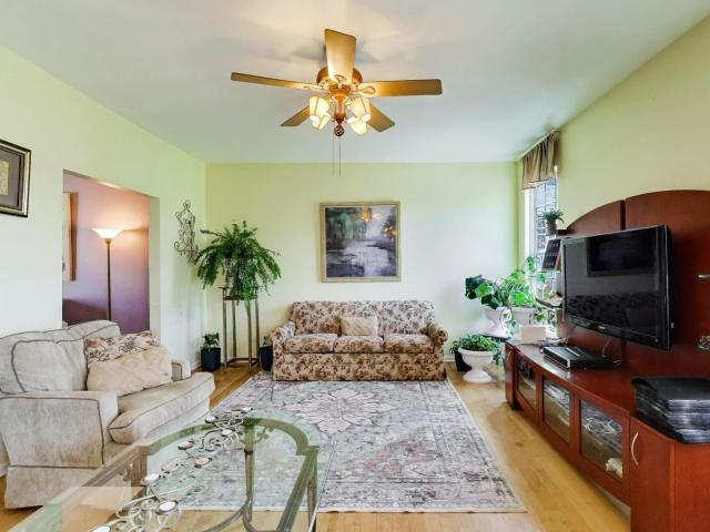 447 Talismon Ct, Crystal Lake, IL 60012 | MLS #12675