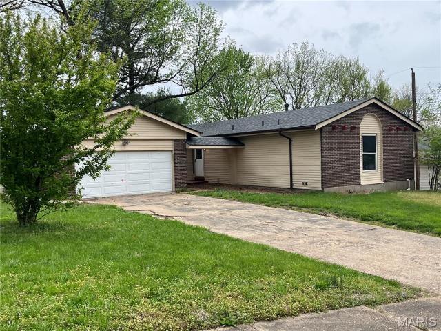 4484 Miletus Dr, Florissant, MO 63033 | MLS #26021 | Compass