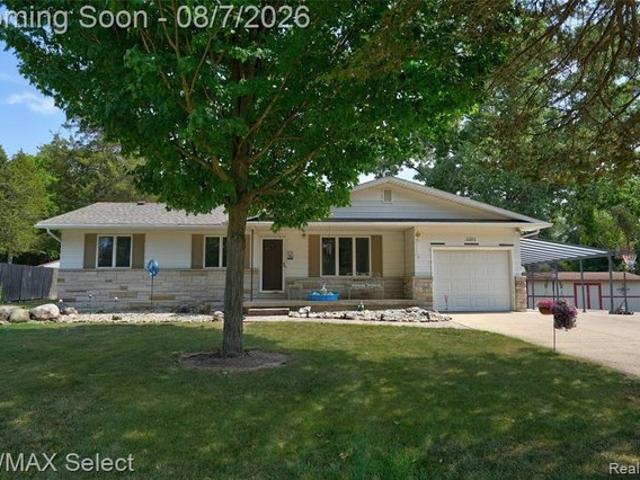 4484 Cedardale Ln, Flushing, MI 48433